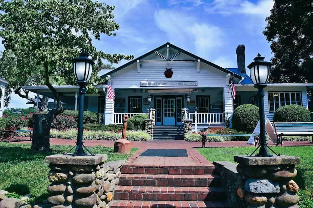 Everything You Need to Know About the Applewood Farmhouse Restaurant